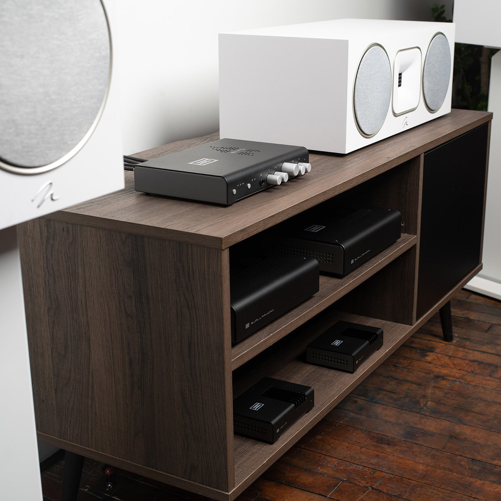 Schiit Audio Syn Universal Surround DAC/Preamp/Headphone Amp – Addicted ...